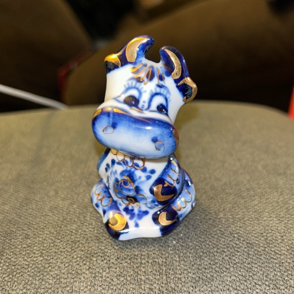 ghzel | Accents | Vintage Russian Gzhel Porcelain Figurine Bull Cow Ox Cobalt Blue Gold | Poshmark